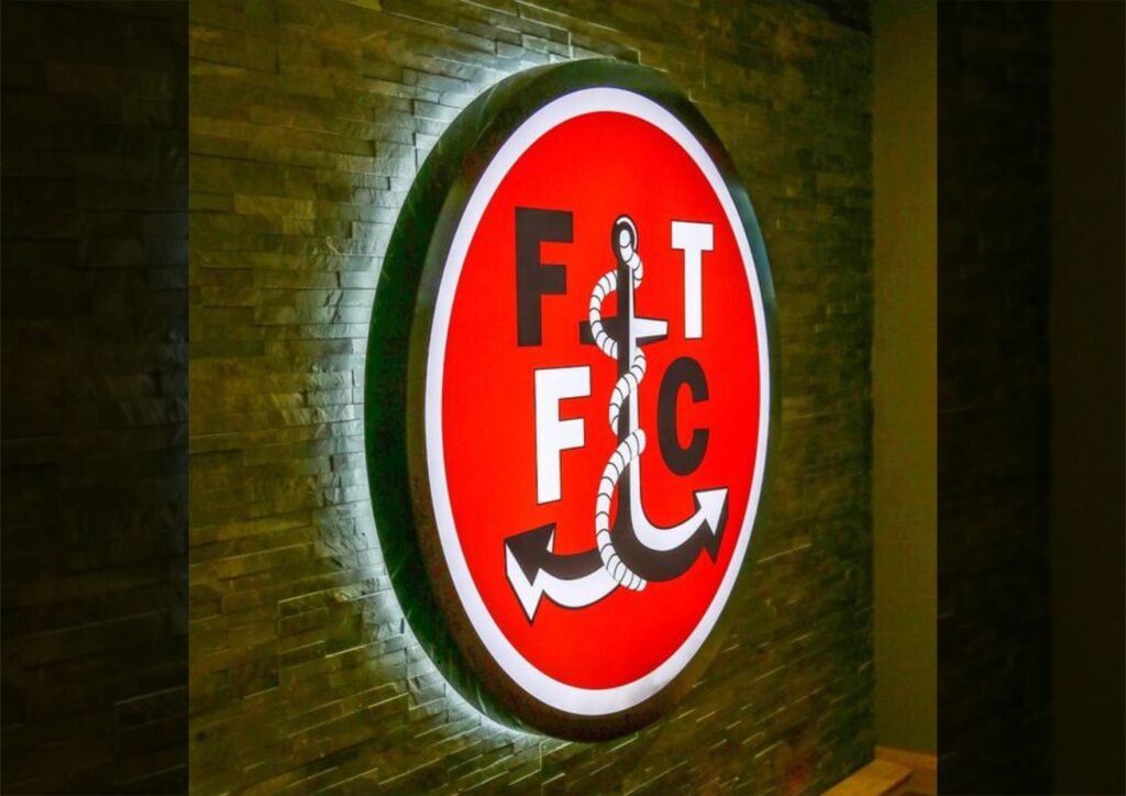 Perbedaan Neon Box dan Neon Sign - Jasa Papan Nama Jogja